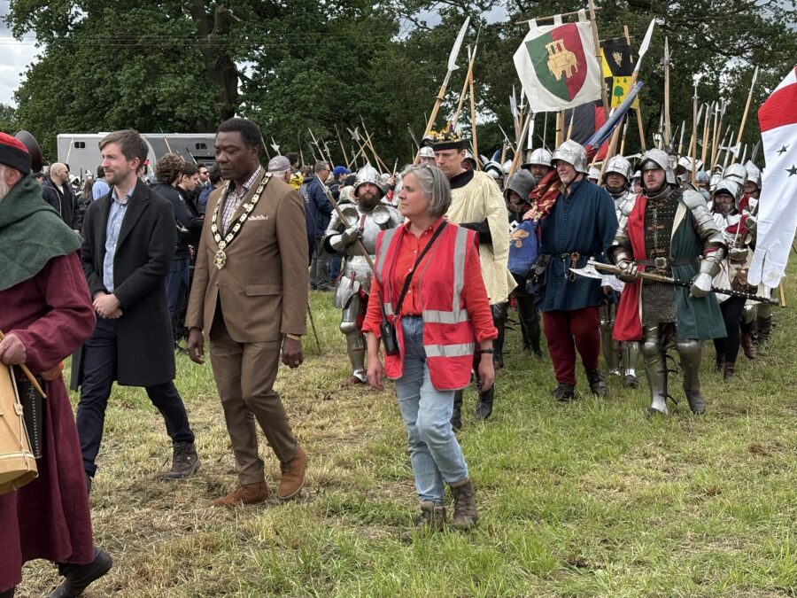 Enlarged site for Barnet Medieval Festival delights hundreds of Wars of ...