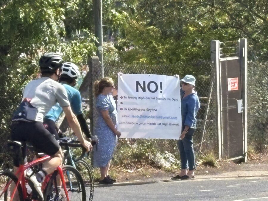 Transport for London bans flats protest rally outside High Barnet ...